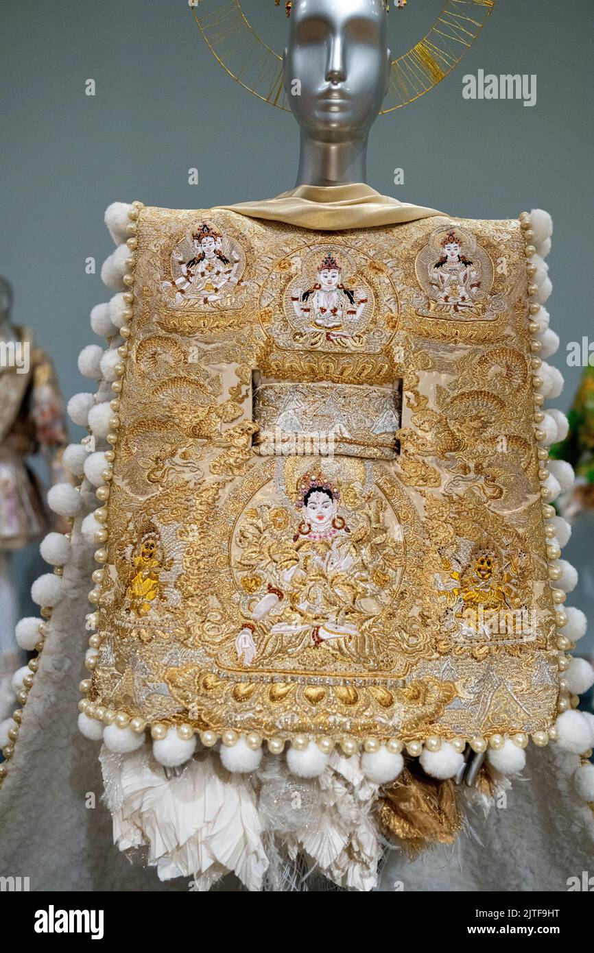 Guo Pei: Couture Fantasy Stock Photo - Alamy