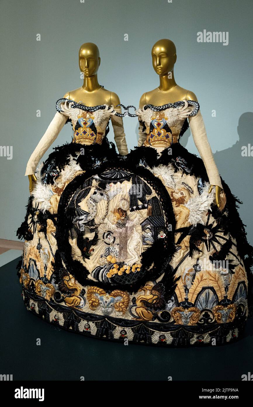 Guo Pei: Couture Fantasy Stock Photo - Alamy