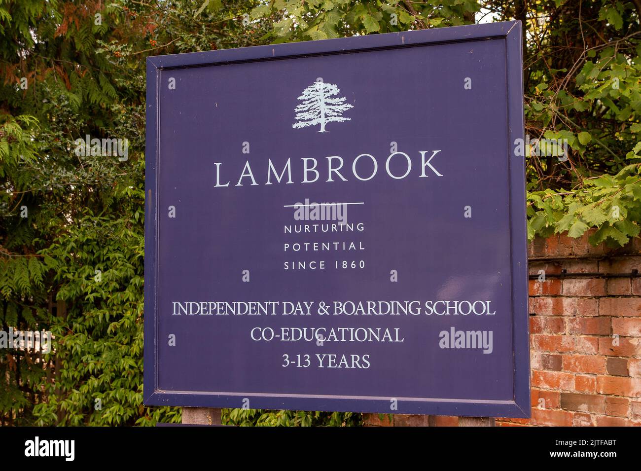 Winkfield Row, Bracknell, Berkshire, UK. 30th August, 2022. Lambrook ...