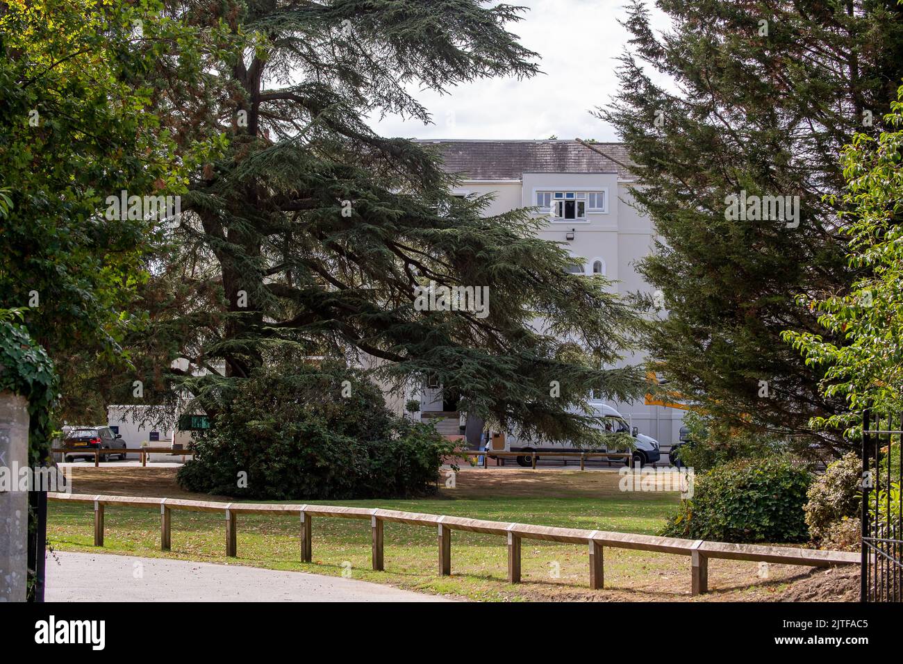 Winkfield Row, Bracknell, Berkshire, UK. 30th August, 2022. Lambrook ...