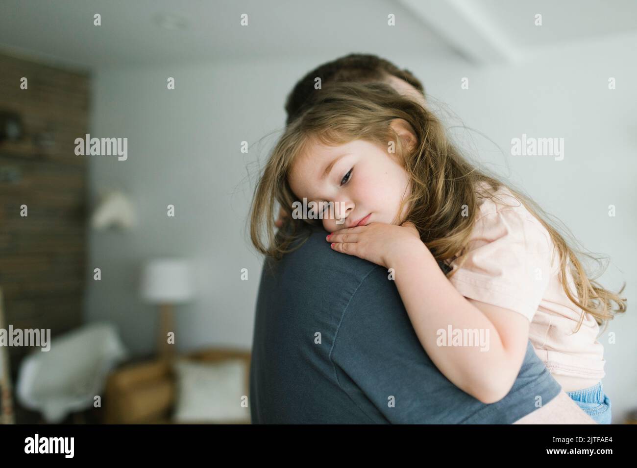 Father comforting daughter hi-res stock photography and images - Alamy