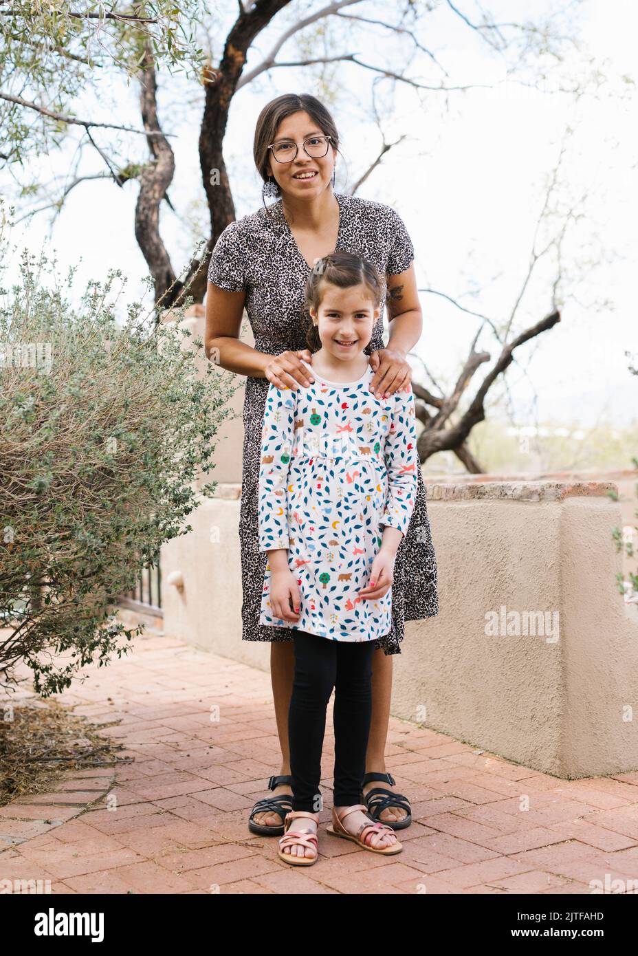 Native american mother daughter hi-res stock photography and images - Alamy