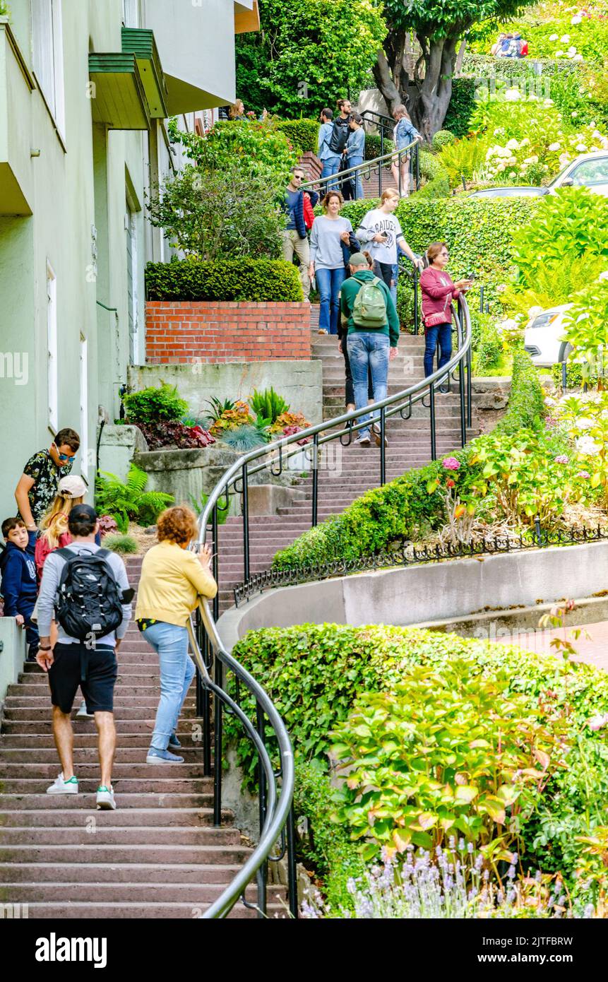 A winding staircase at the side of Lombard Street in San Francisco ...