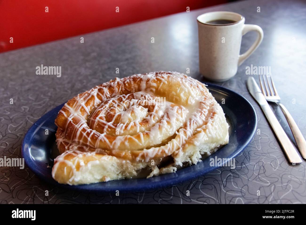Cinnamon roll on plate Stock Photo - Alamy