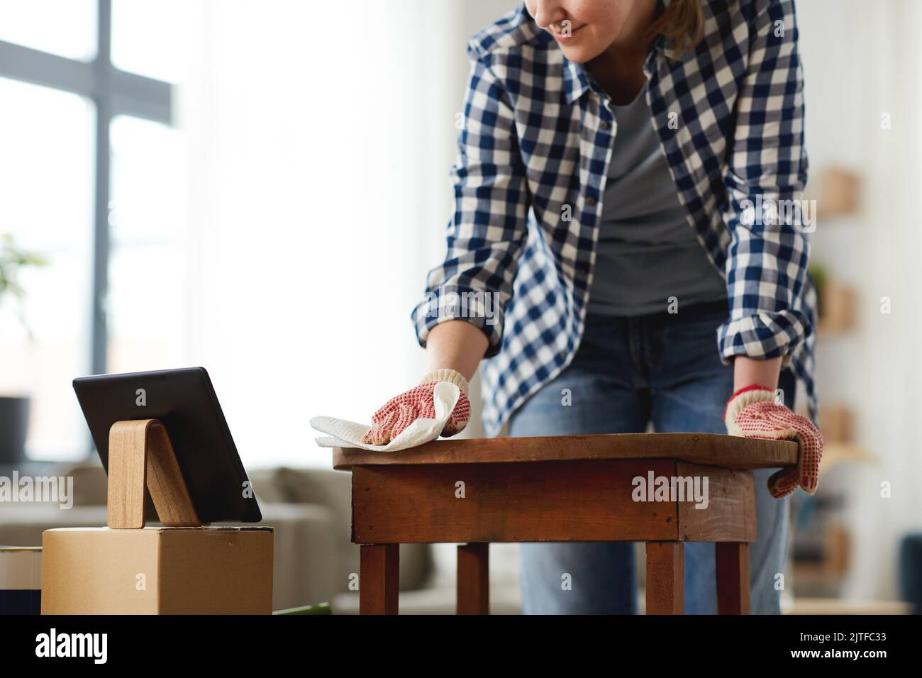 woman cleaning old table surface with paper tissue Stock Photo - Alamy