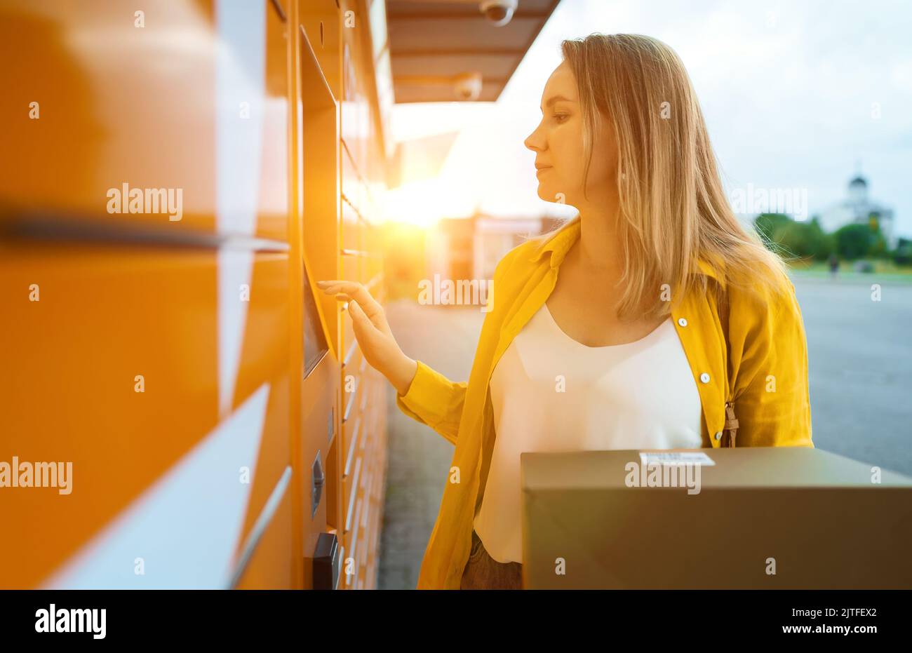 Automated postal machine hi-res stock photography and images - Alamy