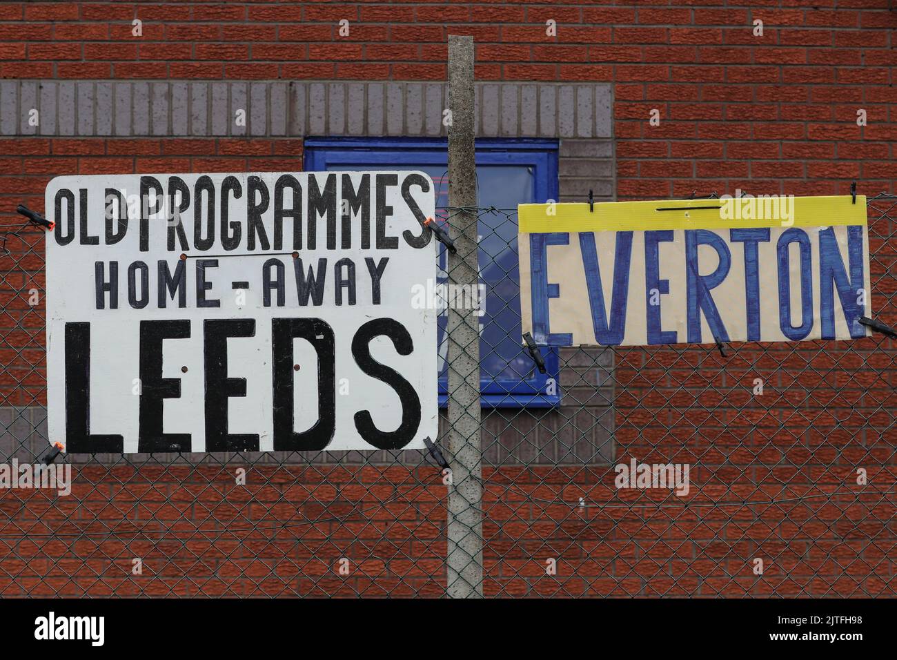 Leeds road signs hi-res stock photography and images - Alamy