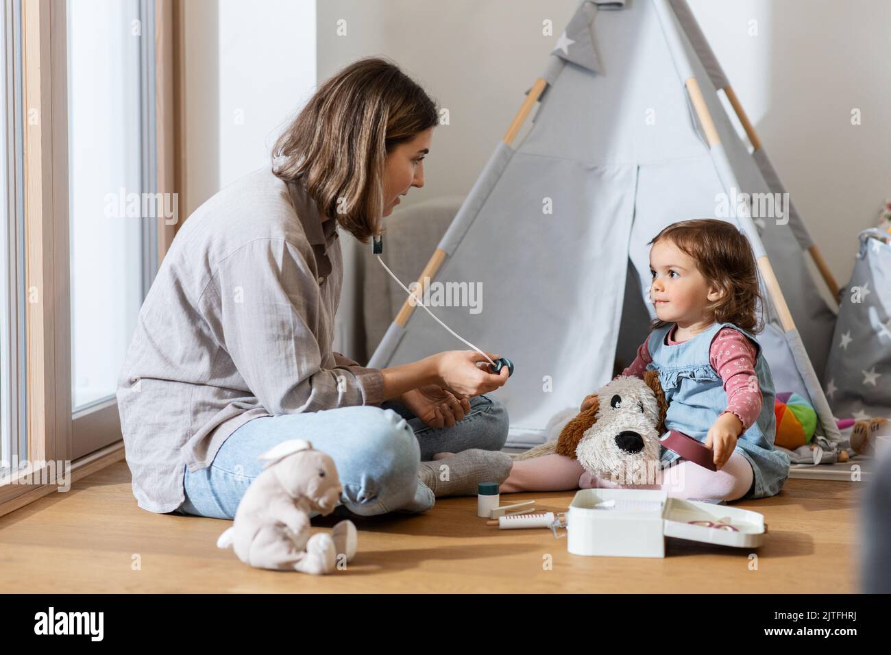 Kids playing doctor and patient hi-res stock photography and images - Alamy