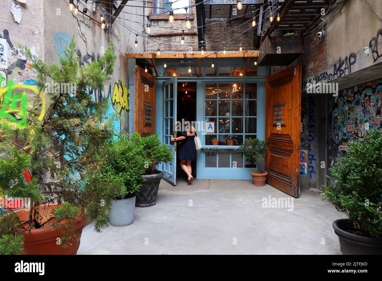 Freemans, Freeman Alley, 191 Chrystie St, New York, NYC storefront ...