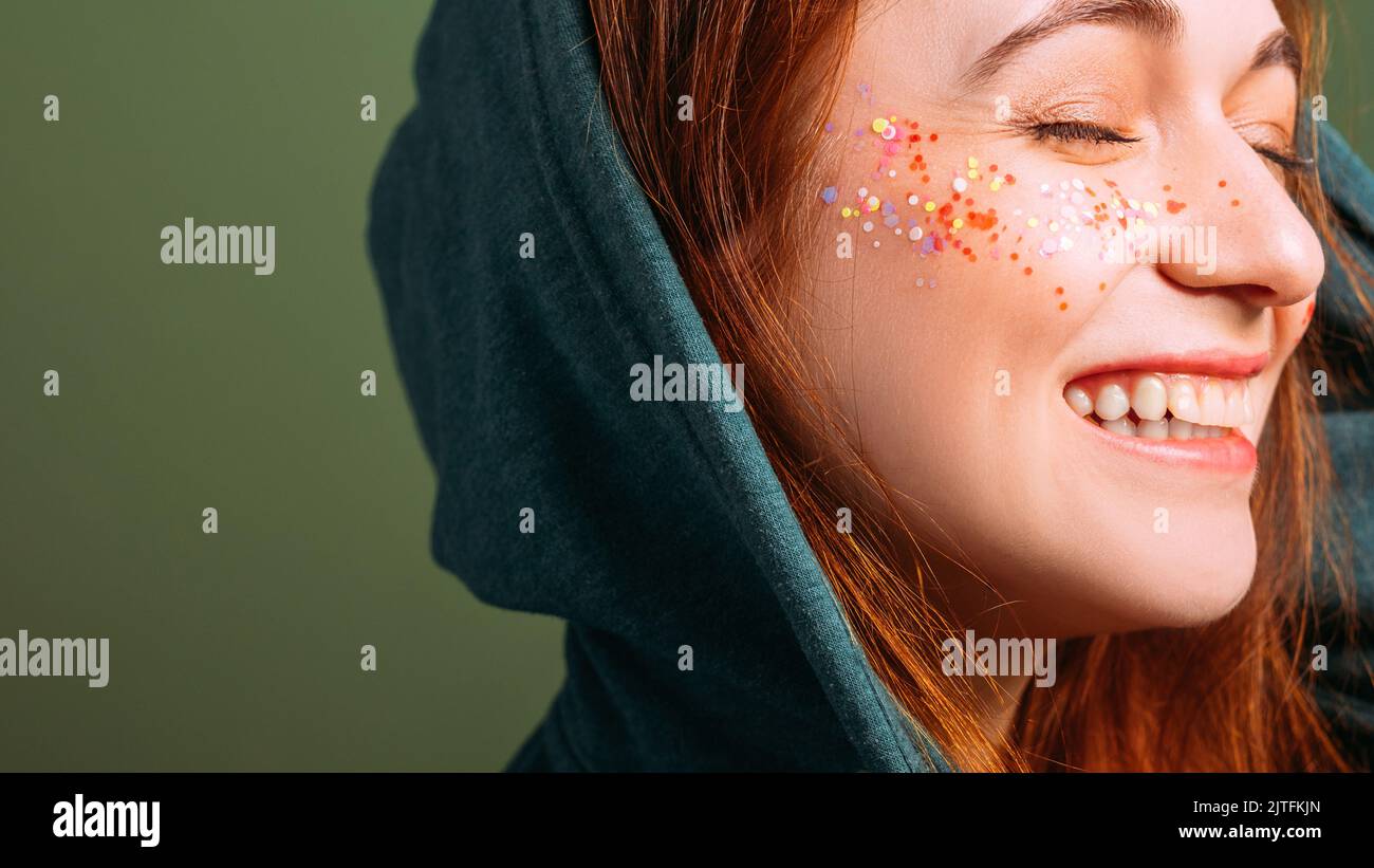 woman emotion smiling eyes closed glitter freckles Stock Photo - Alamy