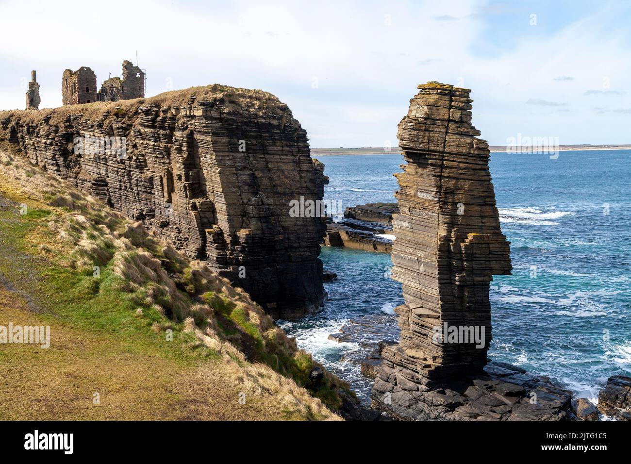 Castle Sinclair Girnigoe is located about 3 miles north of Wick on the ...