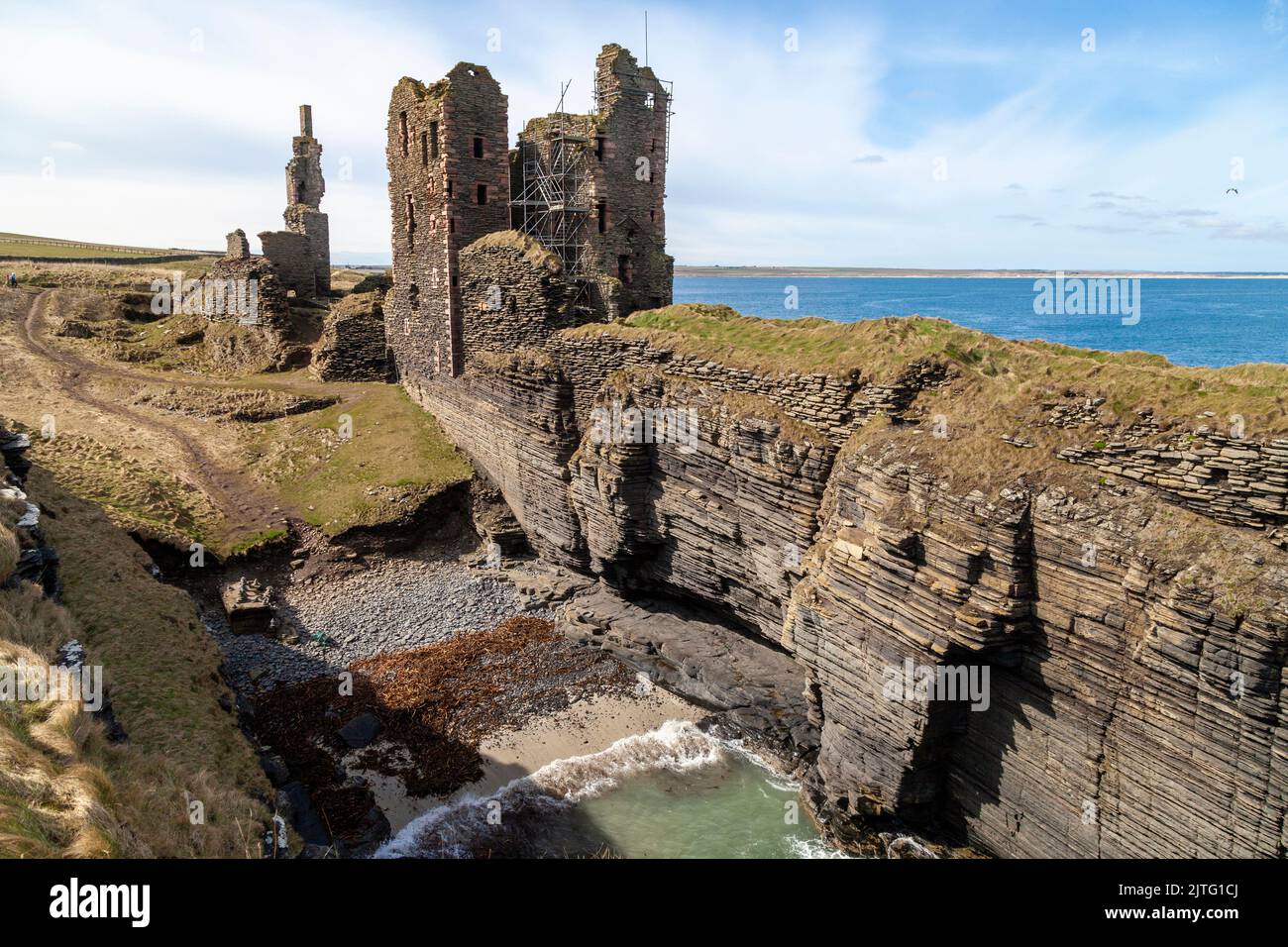 Castle Sinclair Girnigoe is located about 3 miles north of Wick on the ...