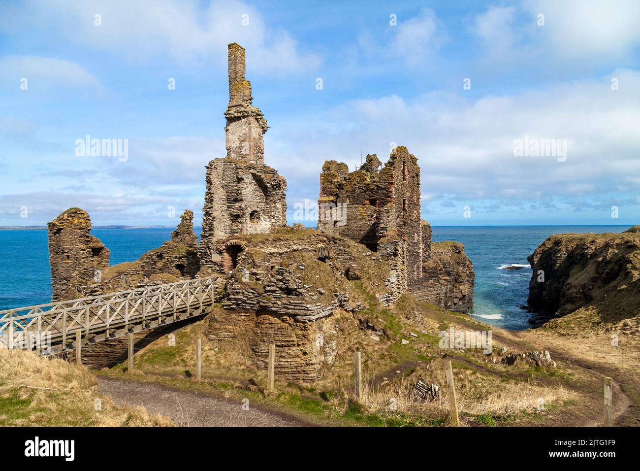 Castle Sinclair Girnigoe is located about 3 miles north of Wick on the ...