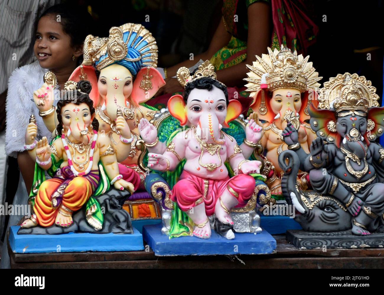 Mumbai, Maharashtra, India. 30th Aug, 2022. A girl child sits behind ...