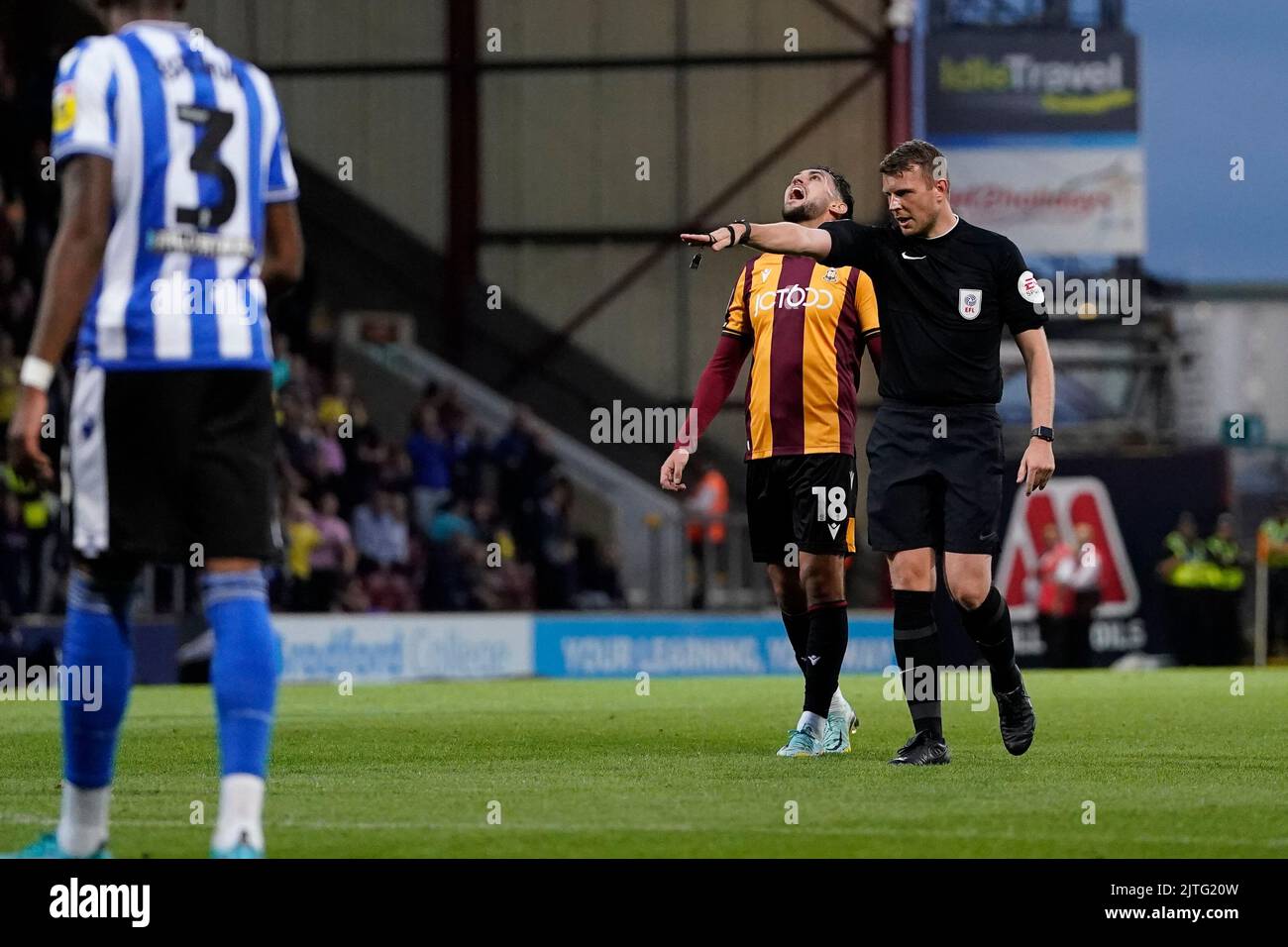 Samuel barrott referee hi-res stock photography and images - Alamy
