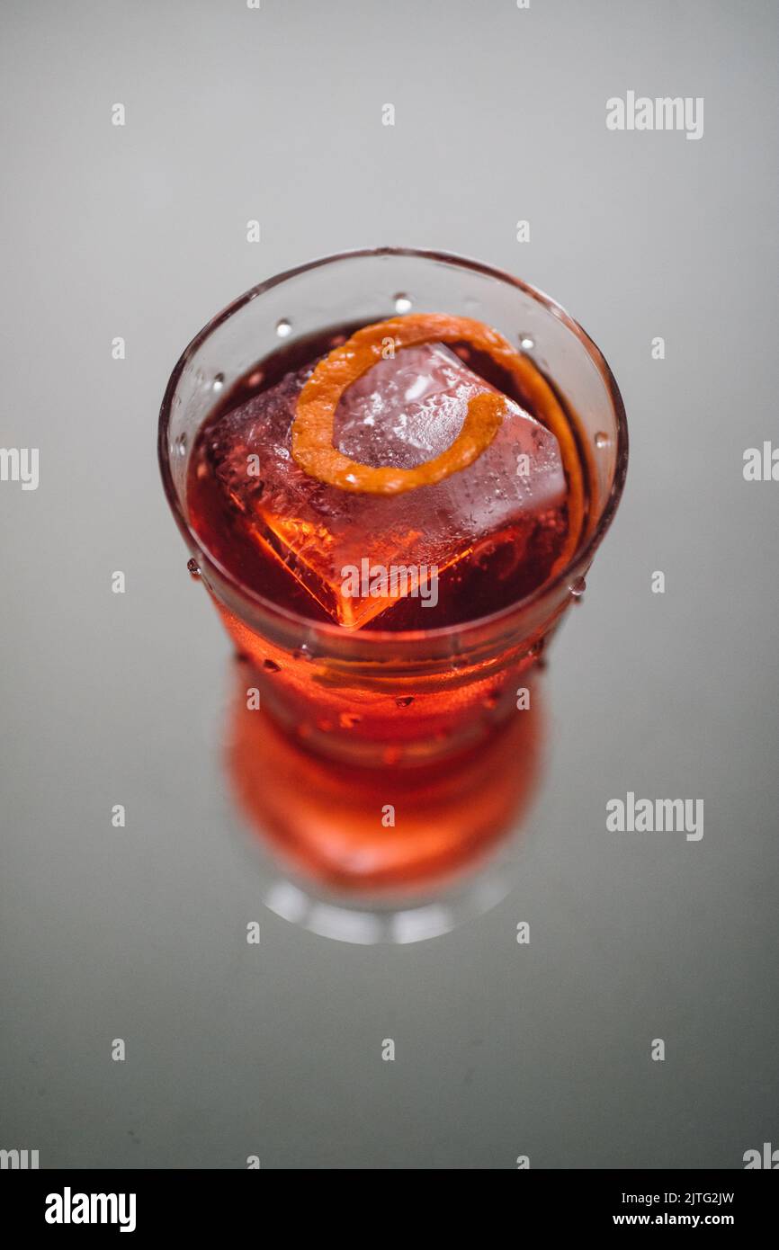 Red negroni cocktail piece hi-res stock photography and images - Alamy