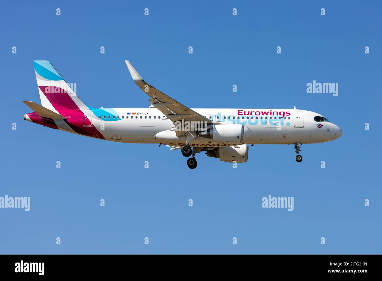 Eurowings Discover Airbus A320-214 (REG: D-AIUX) on finals runway 31 ...