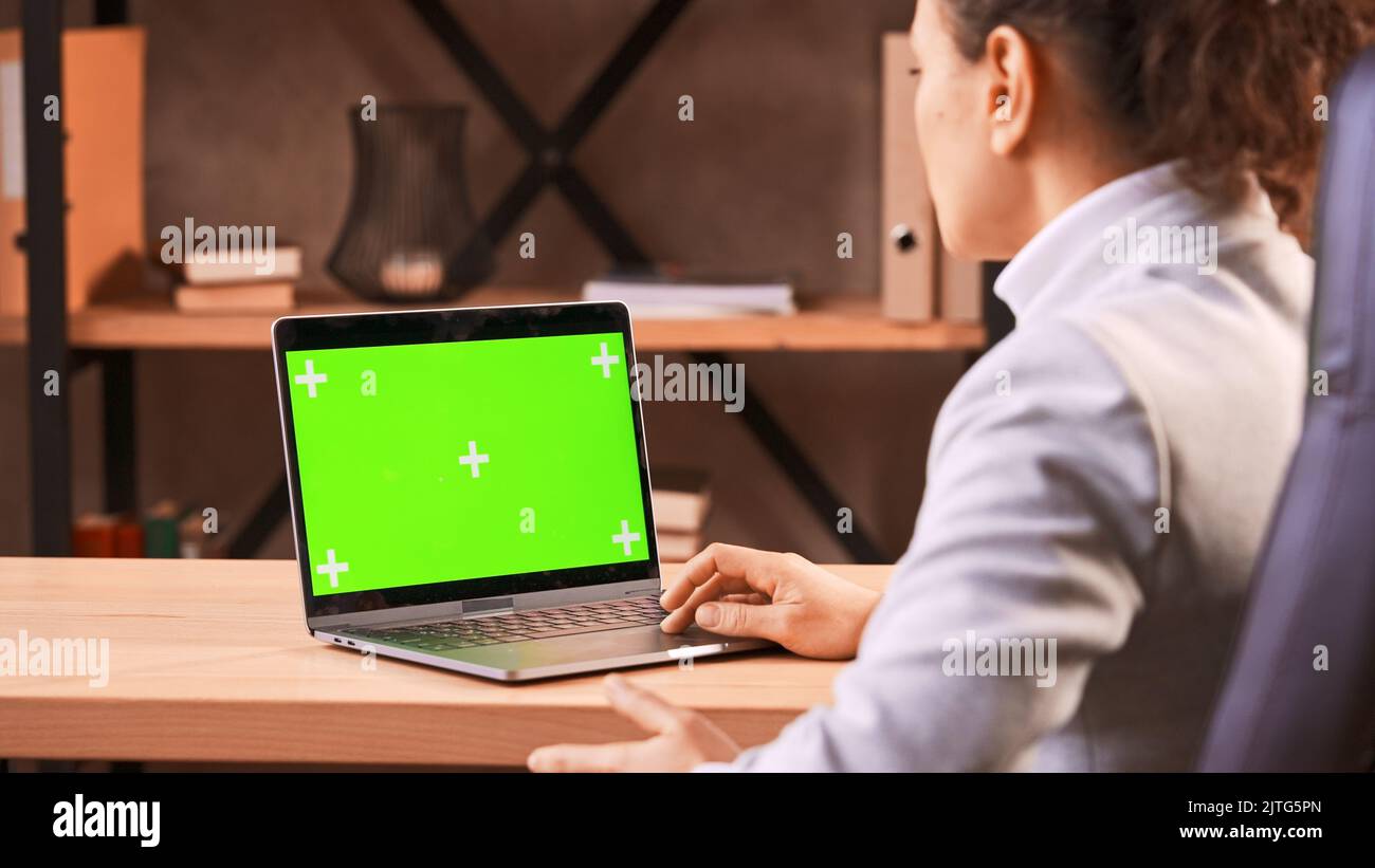 Working computer green screen hi-res stock photography and images - Alamy