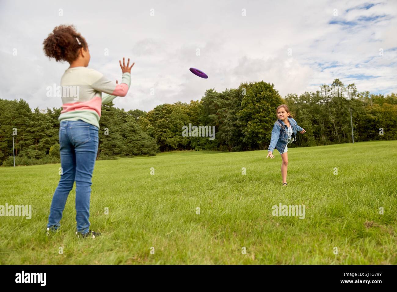 Flying disc game hi-res stock photography and images - Alamy