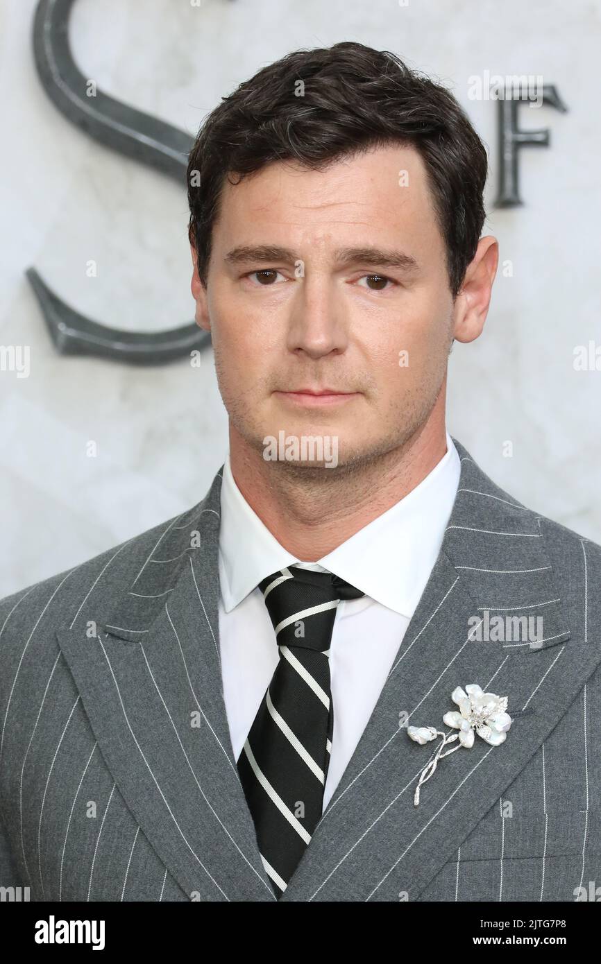 Benjamin Walker, The Lord of the Rings: The Rings of Power - World ...