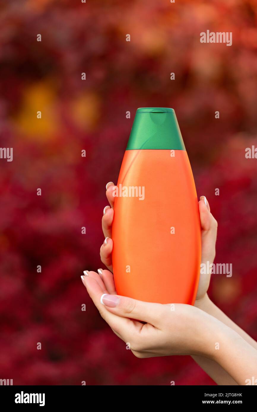 Unbranded shampoo bottle hi-res stock photography and images - Alamy