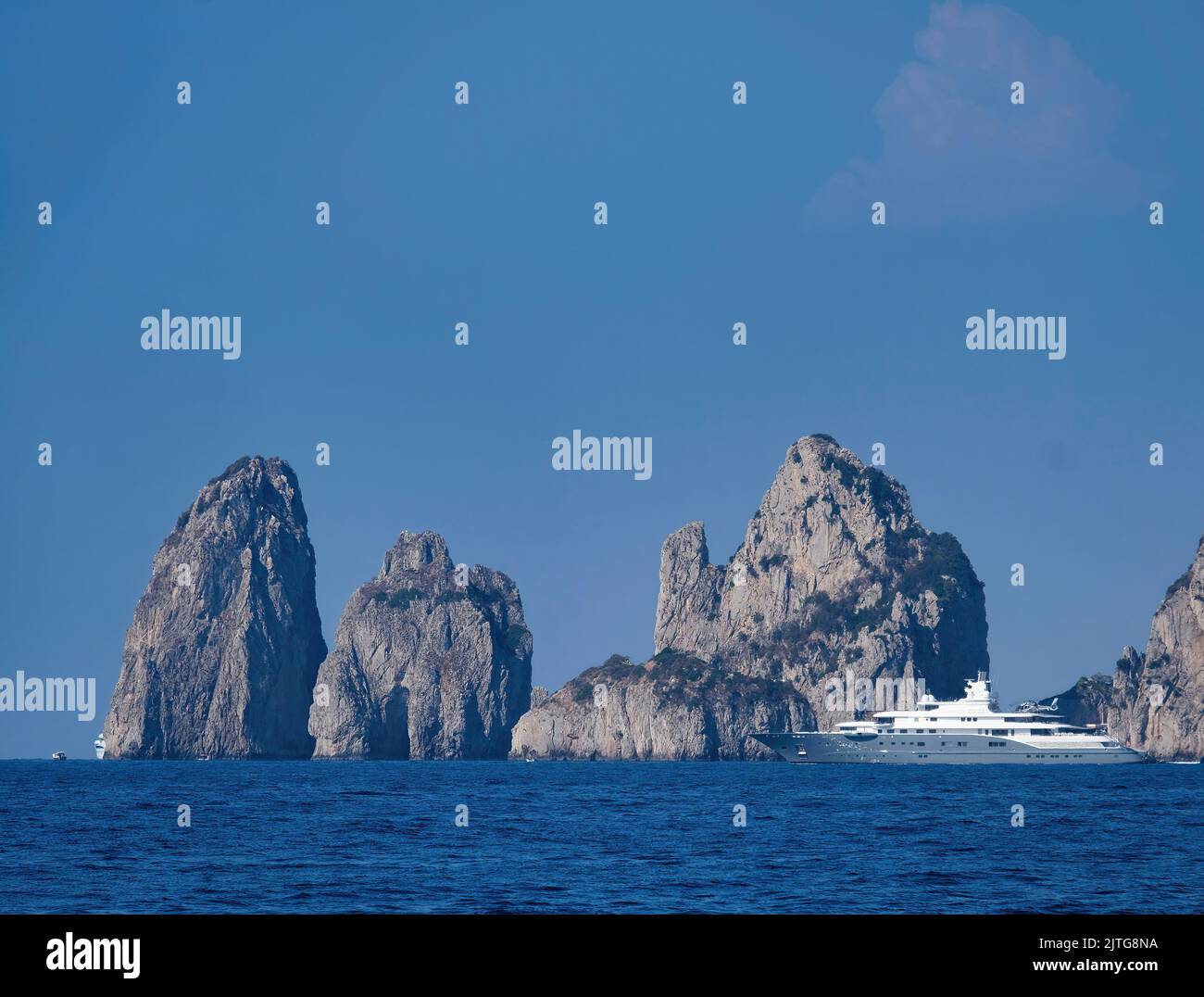 Famous Faraglioni Rocks, Capri Island, Italy. Beautiful paradise ...