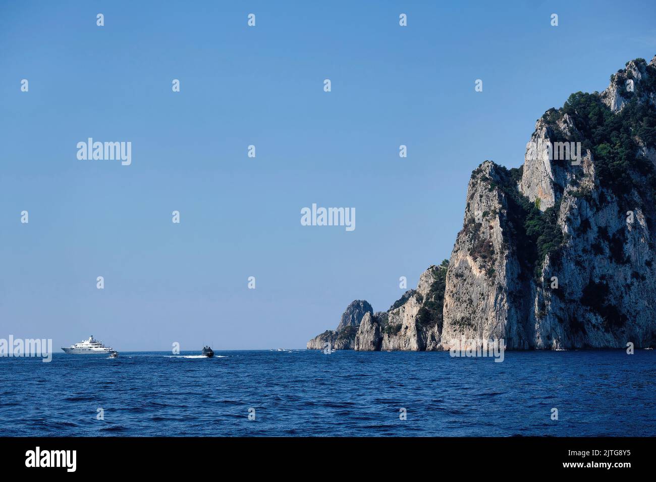 The island of Capri (Italy) and its famous Faraglioni. Beautiful ...