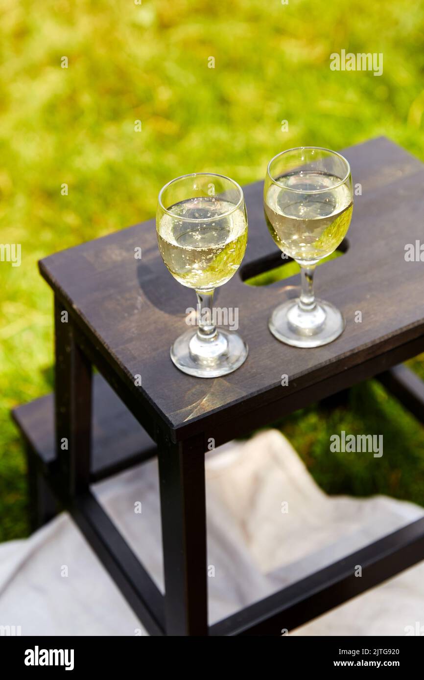 Champagne glass summer garden hi-res stock photography and images - Alamy
