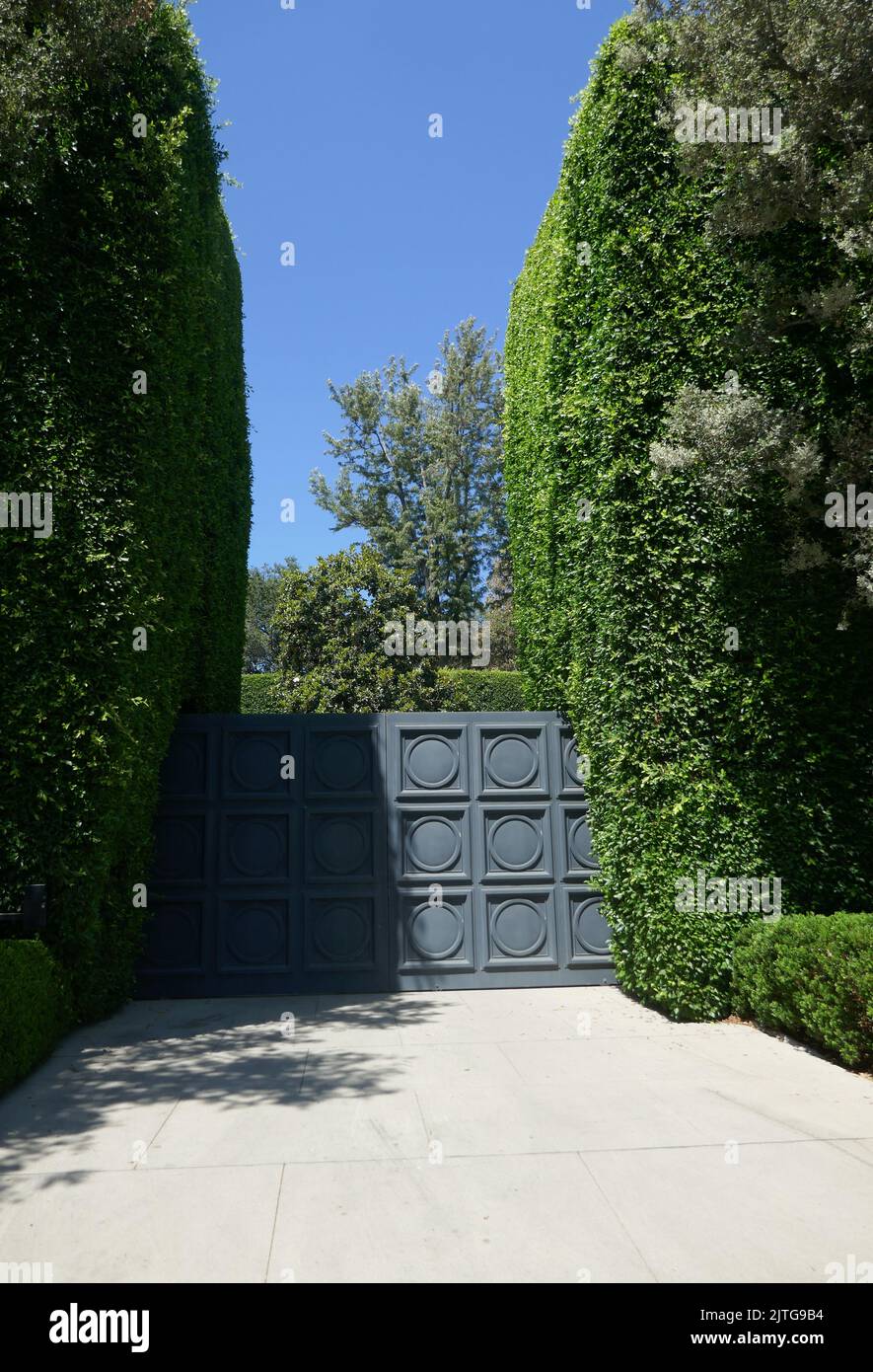 David geffen beverly hills house hi-res stock photography and images ...