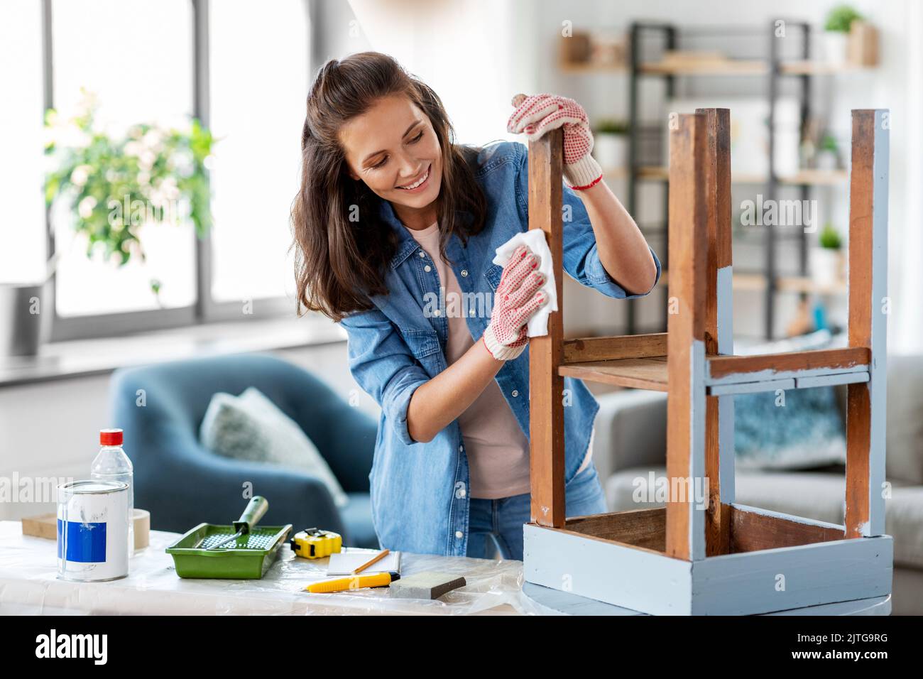 Home renovation cleaning hi-res stock photography and images - Alamy