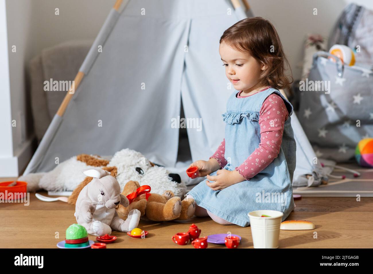 Tea party soft toys hi-res stock photography and images - Alamy