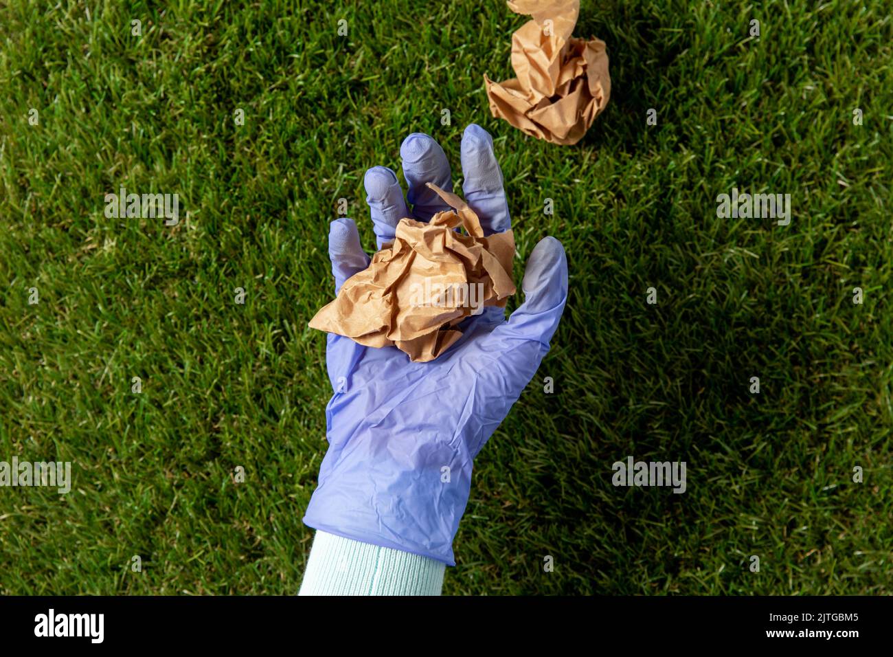 Hand picking up paper hi-res stock photography and images - Alamy