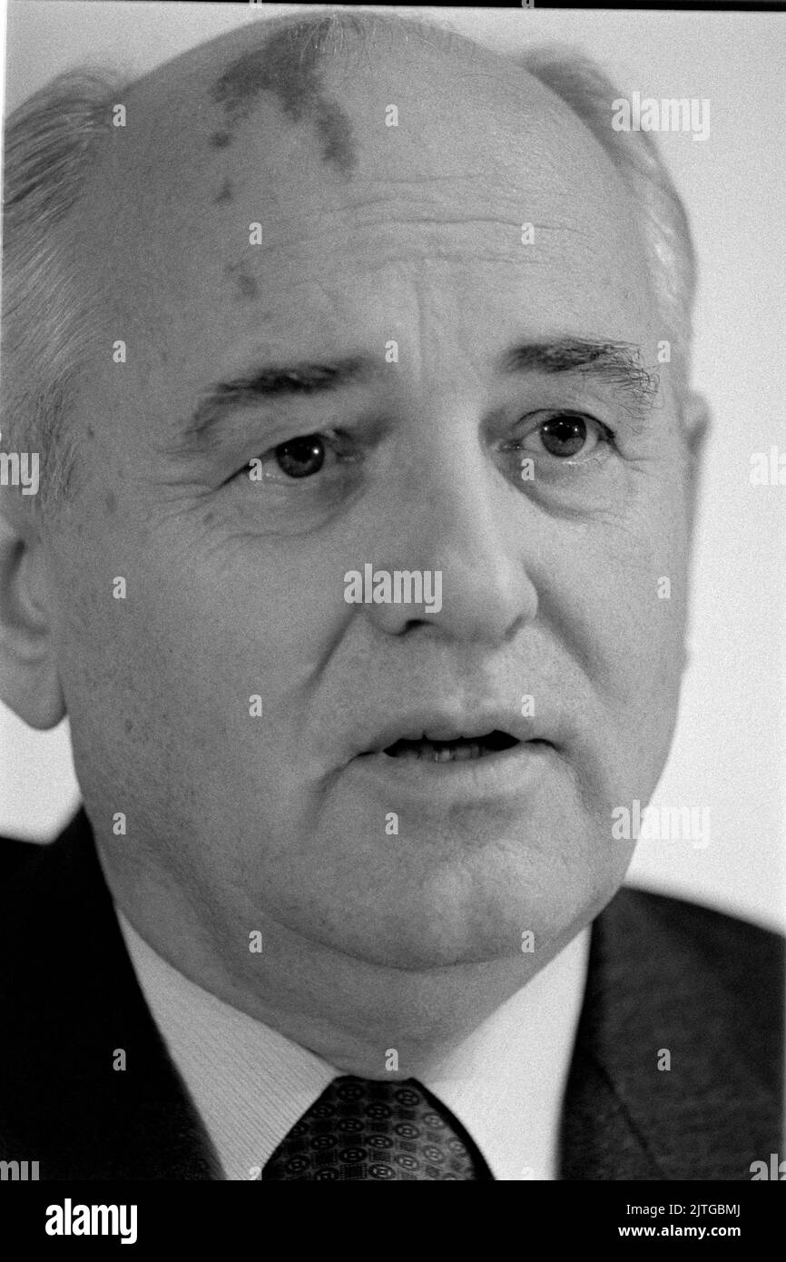 Former russian premier mikhail gorbachev hi-res stock photography and ...