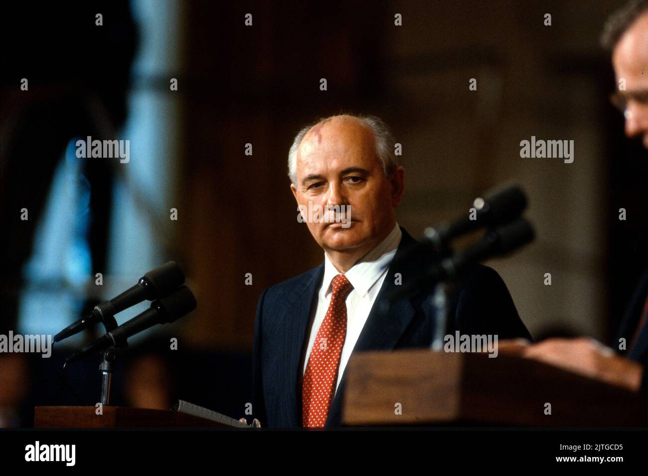 George bush and gorbachev agreement hi-res stock photography and images ...