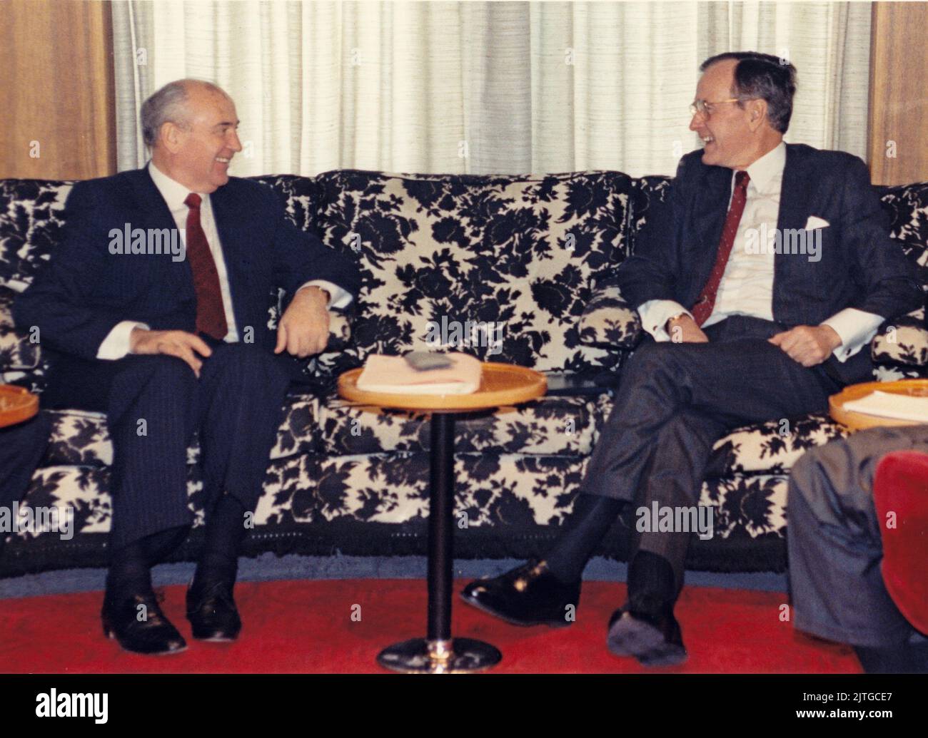 Mikhail gorbachev and george bush hi-res stock photography and images ...