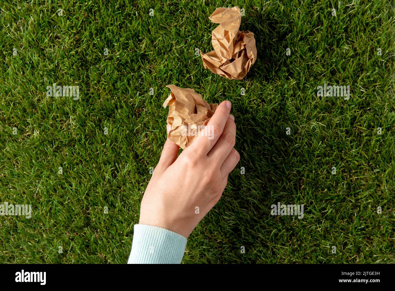 Hand picking up paper hi-res stock photography and images - Alamy