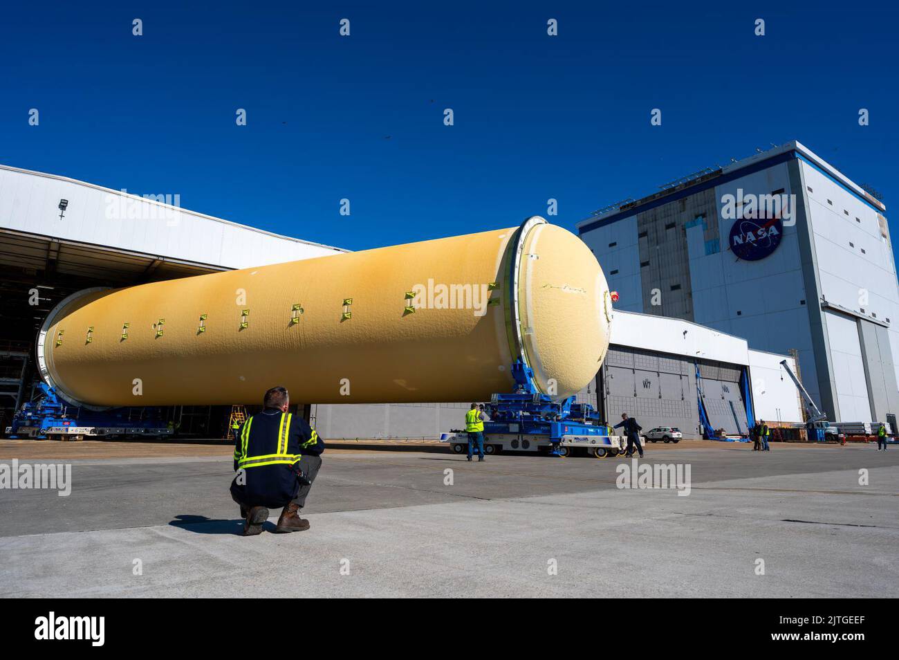 Usa. 30th Jan, 2022. Technicians are preparing to connect two major ...