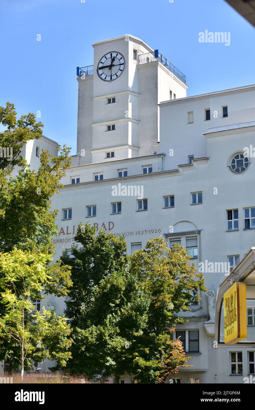 Swimming pool vienna hi-res stock photography and images - Alamy