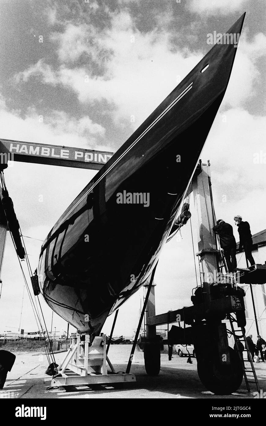 AJAXNETPHOTO. 3RD APRIL, 1983. HAMBLE POINT, ENGLAND. - AMERICA'S CUP ...