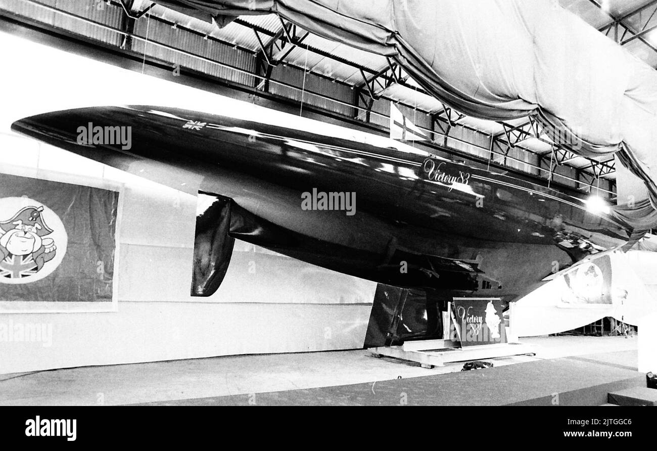 AJAXNETPHOTO. 30H MARCH, 1983. HAMBLE POINT, ENGLAND. - AMERICA'S CUP ...