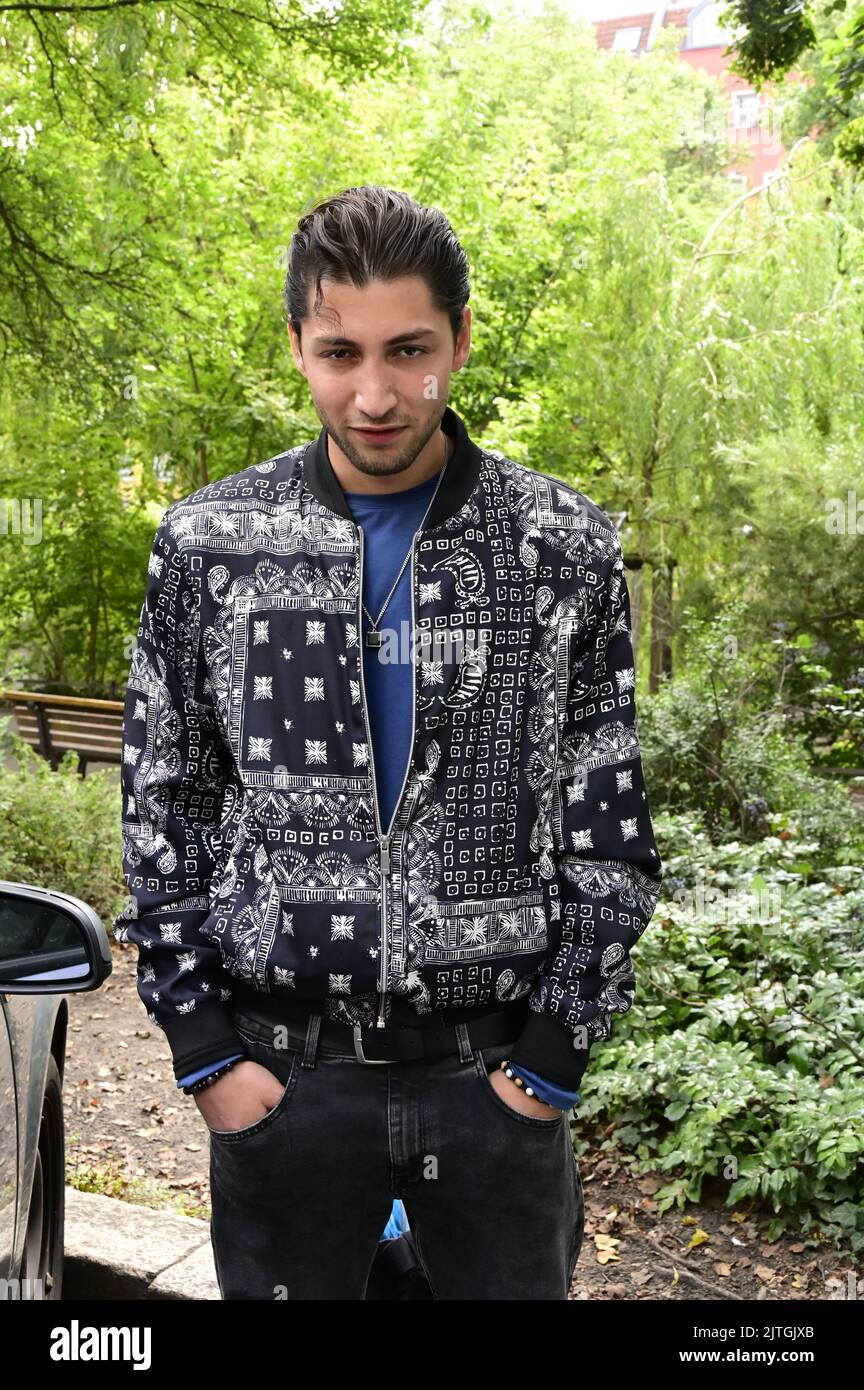 Adonis Jovanovic aka Dean am Set bei Dreharbeiten zur Reality-Daily ...