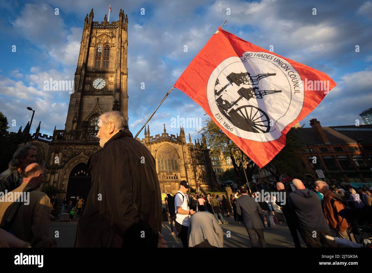 Manchester, UK. 30th Aug, 2022. A man with a trade union flag awaits the start of the sold-out ...