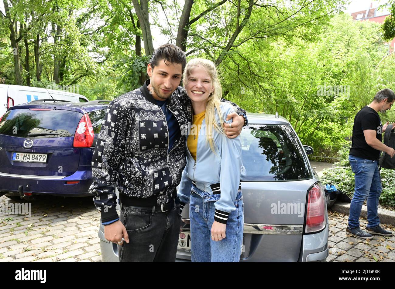 Adonis Jovanovic aka Dean und Katharina Kock aka Toni am Set bei ...
