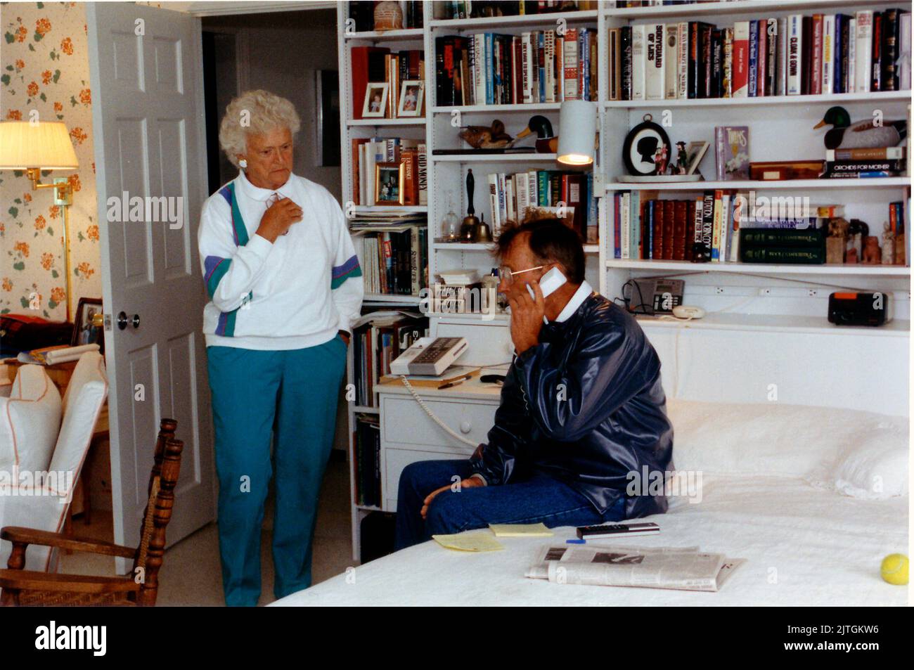 Mikhail gorbachev and george bush hi-res stock photography and images ...