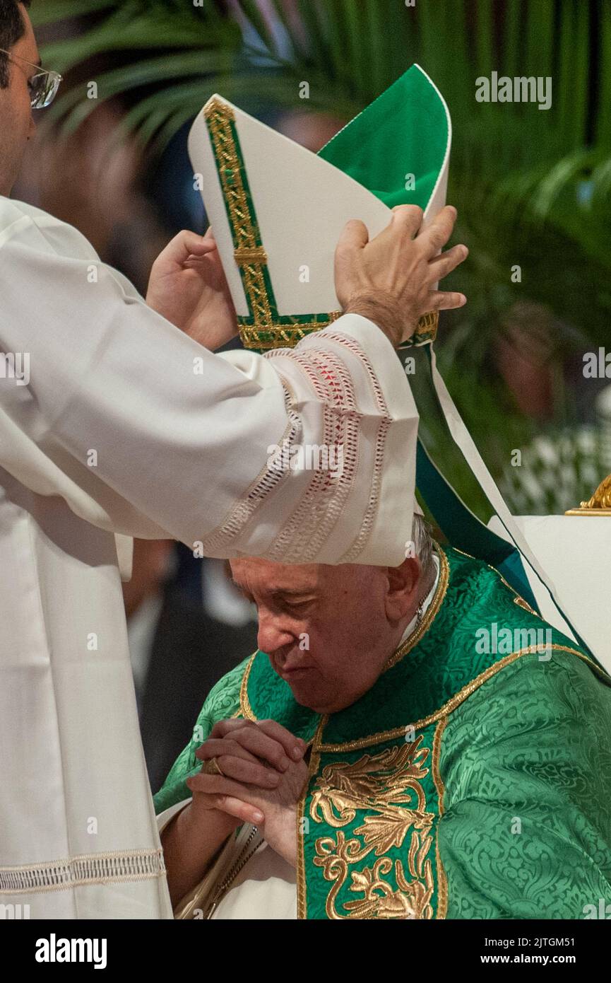 Mitria hi-res stock photography and images - Alamy