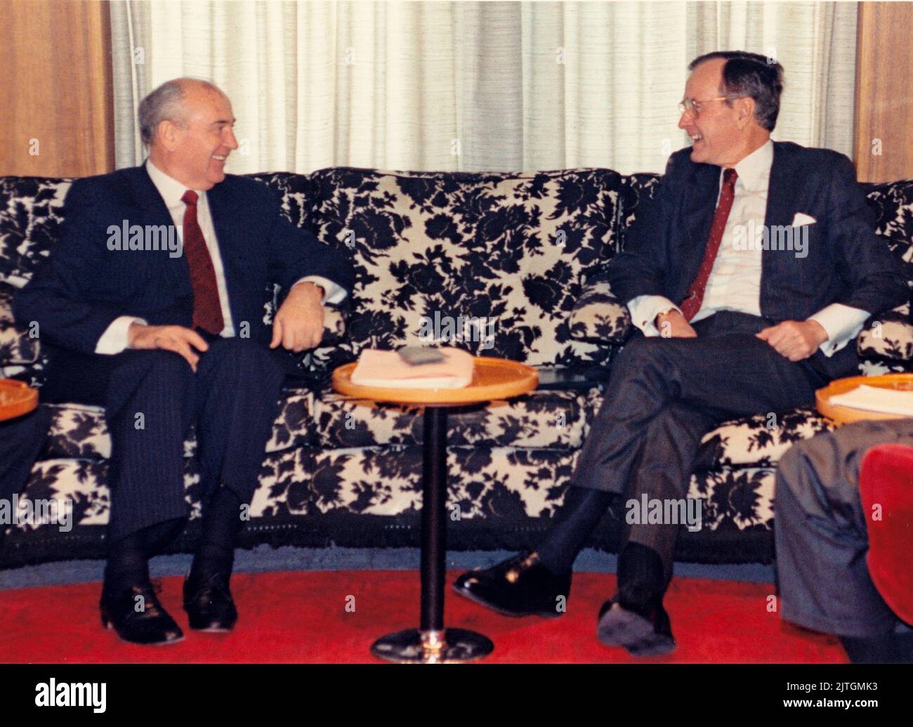 Gorbachev and bush 41 hi-res stock photography and images - Alamy