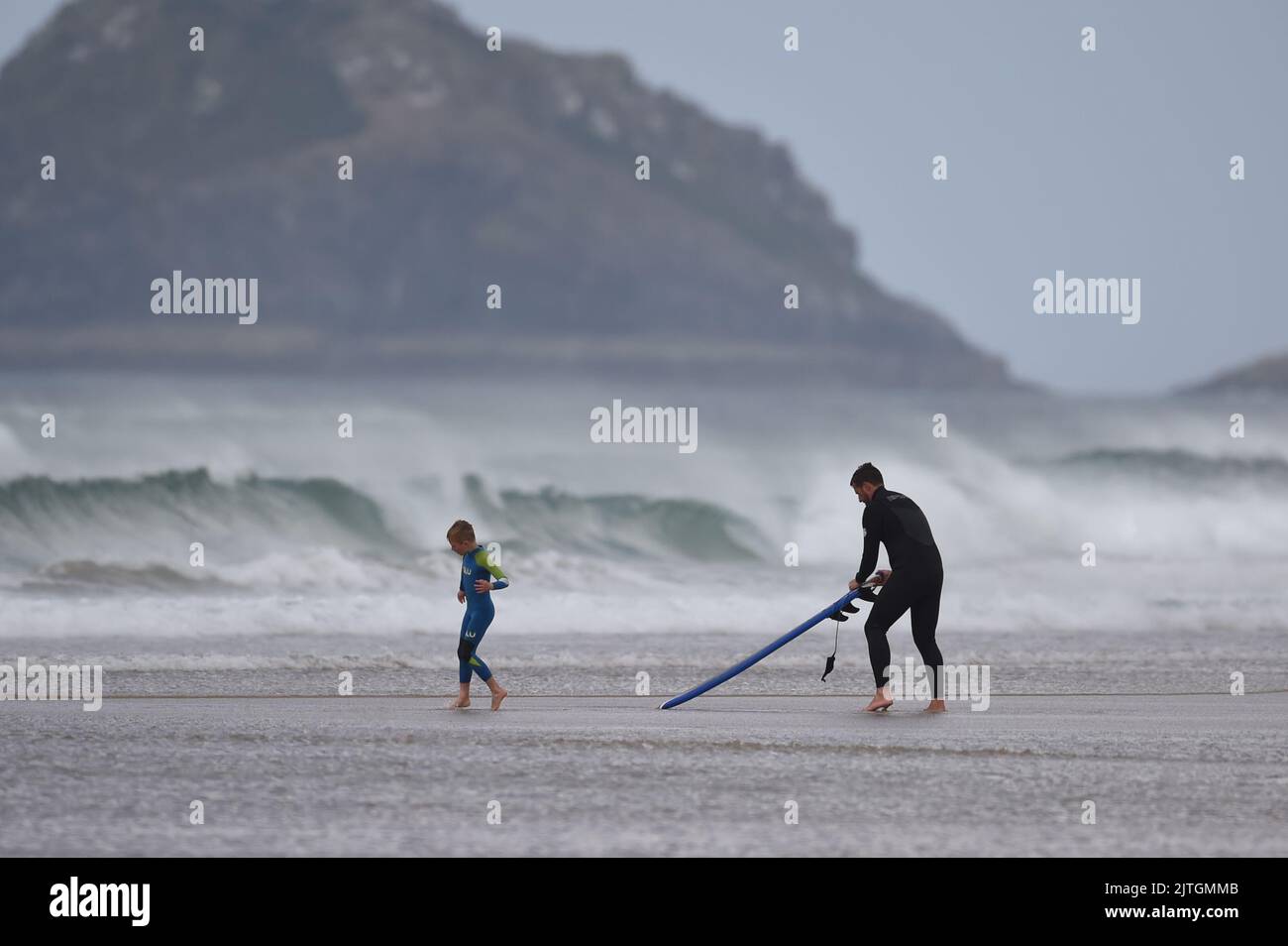 Father son surfers beach surfing hi-res stock photography and images ...