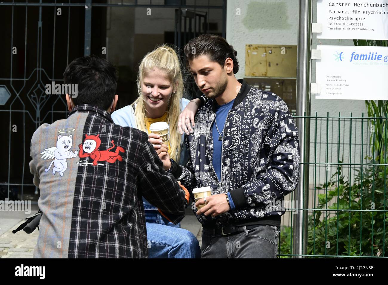 Katharina Kock aka Toni und Adonis Jovanovic aka Dean am Set bei ...