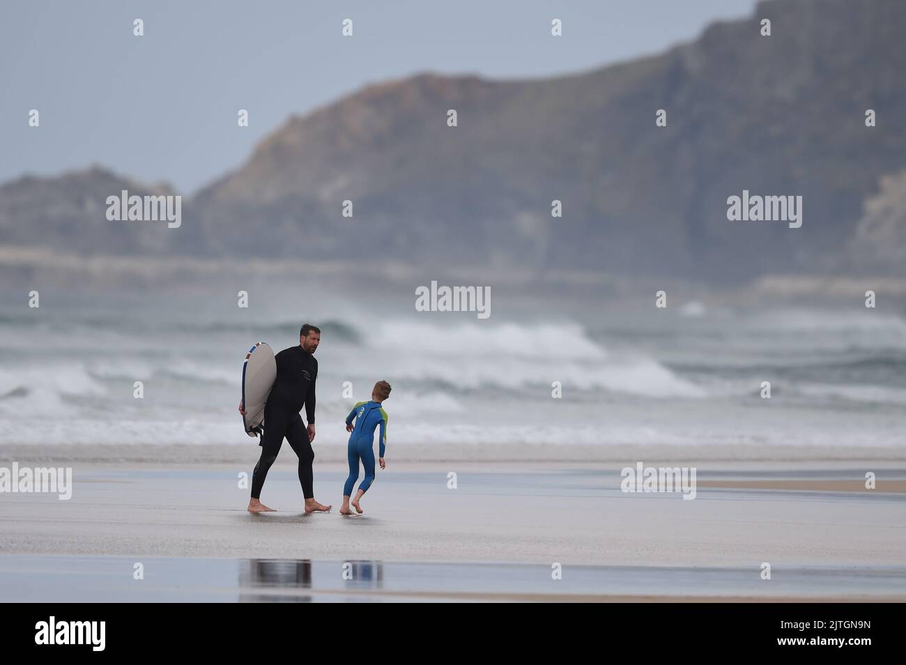 Father son surfers beach surfing hi-res stock photography and images ...
