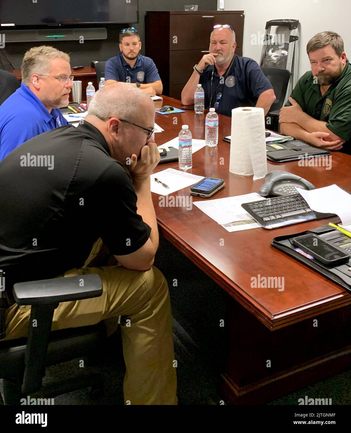 Jackson, Mississippi, USA. 30th Aug, 2022. Officials meet to discuss ...